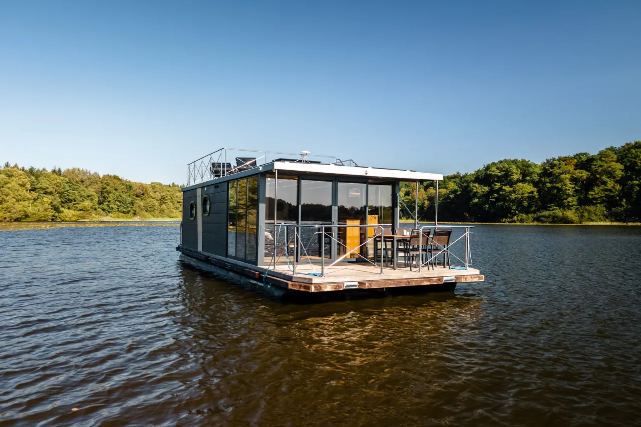 Was wiegt ein Hausboot? Gewicht, Stabilität & Transport